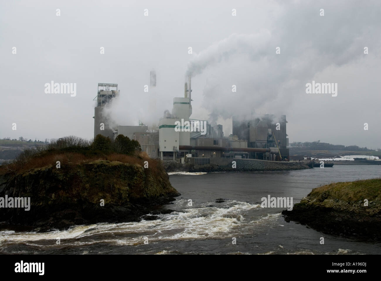 Irving pulp and paper mill hi-res stock photography and images - Alamy