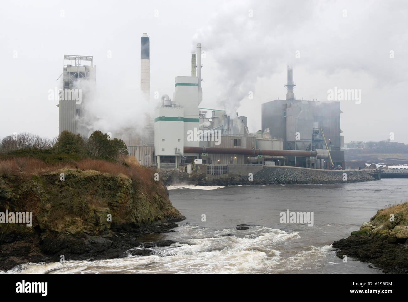 Irving pulp and paper mill hi-res stock photography and images - Alamy