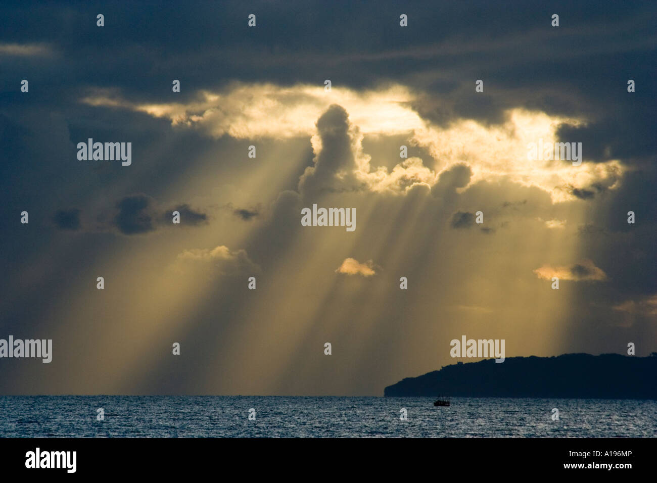 Sun rays bursting through clouds hi-res stock photography and images ...