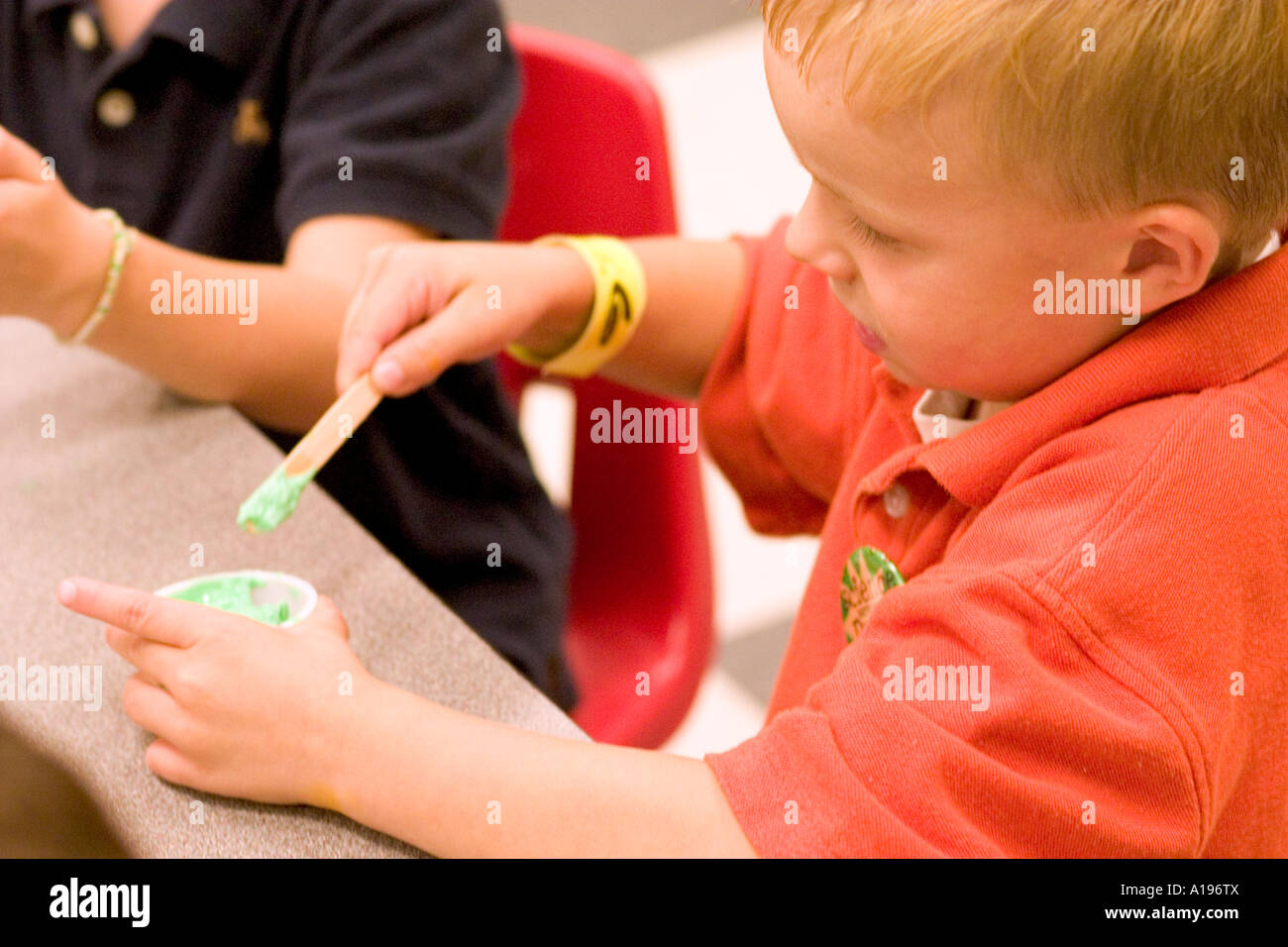 Kids mixing a chemical reaction at the Science Museum. St Paul ...