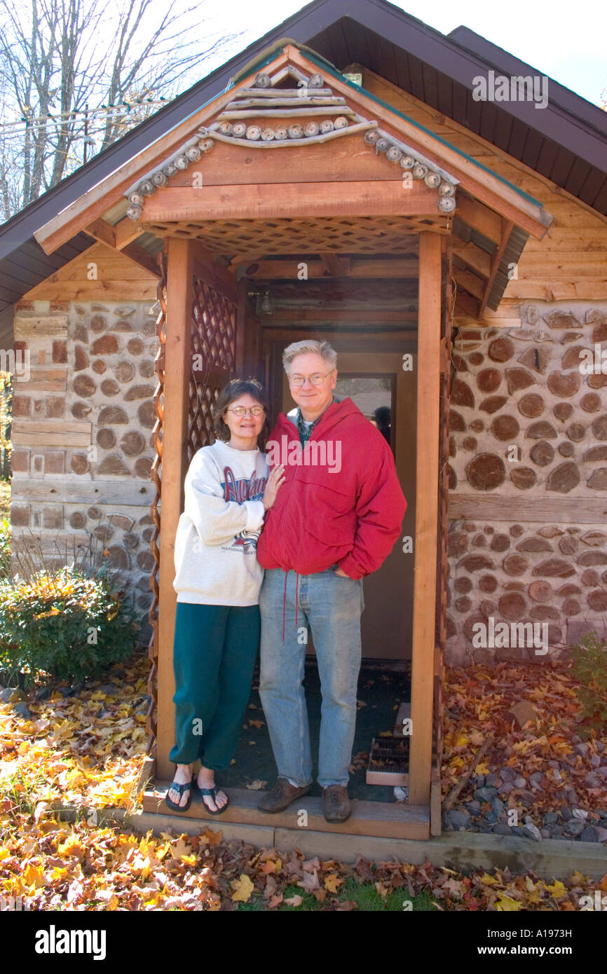 Portrait couple outside cabin hi-res stock photography and images - Alamy