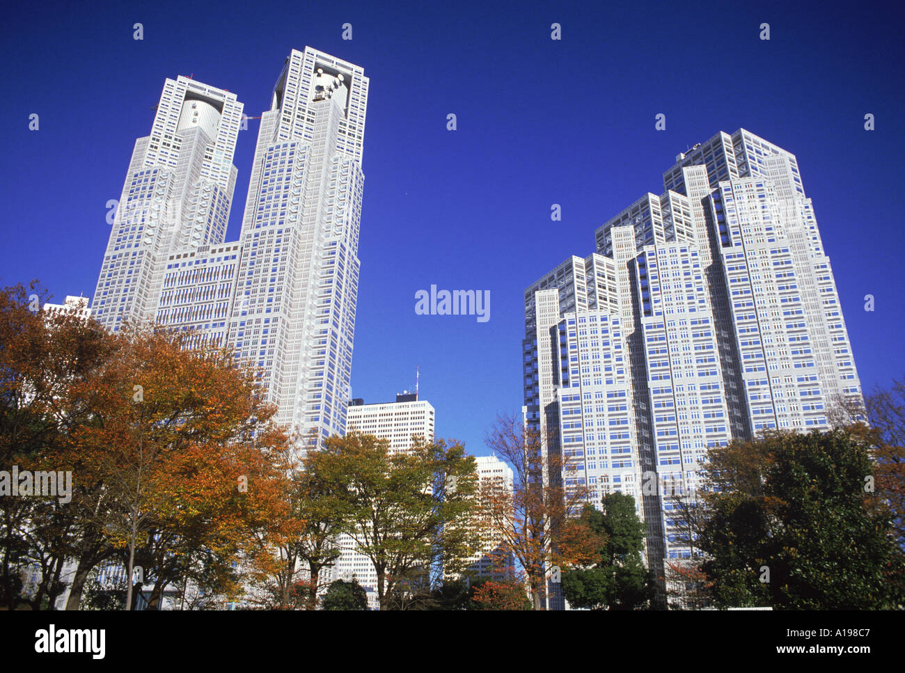 The new tokyo city hall in shinjuku hi-res stock photography and images ...