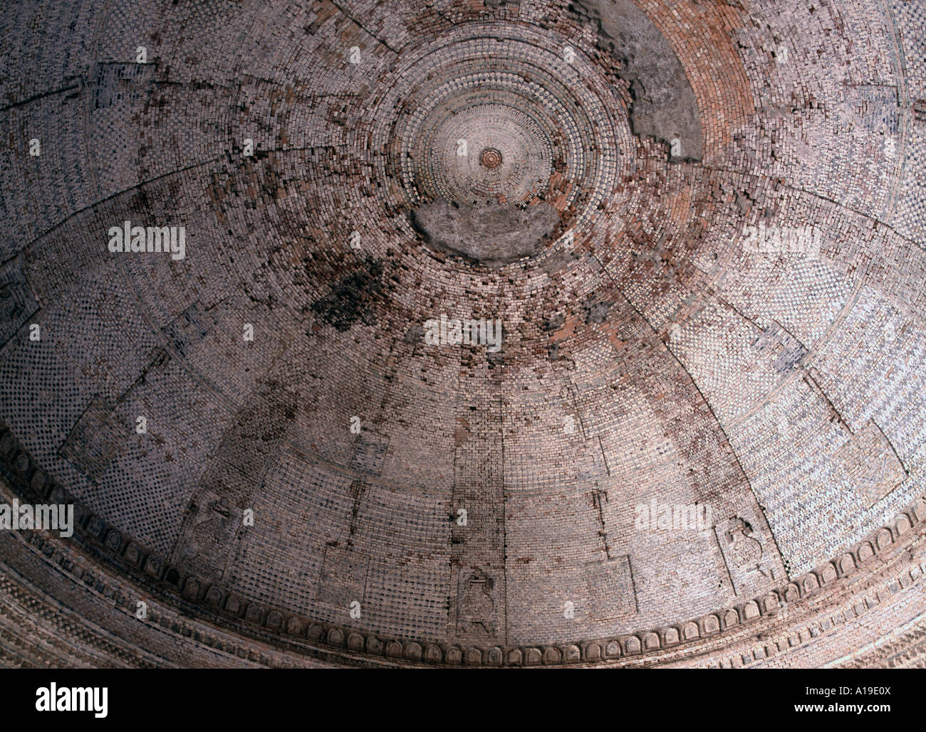 Lattan mosque, Gaur, West Bengal, India Stock Photo - Alamy