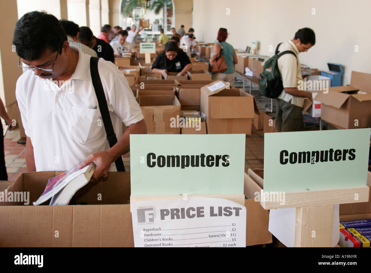 Book store library logo sign hi-res stock photography and images - Alamy