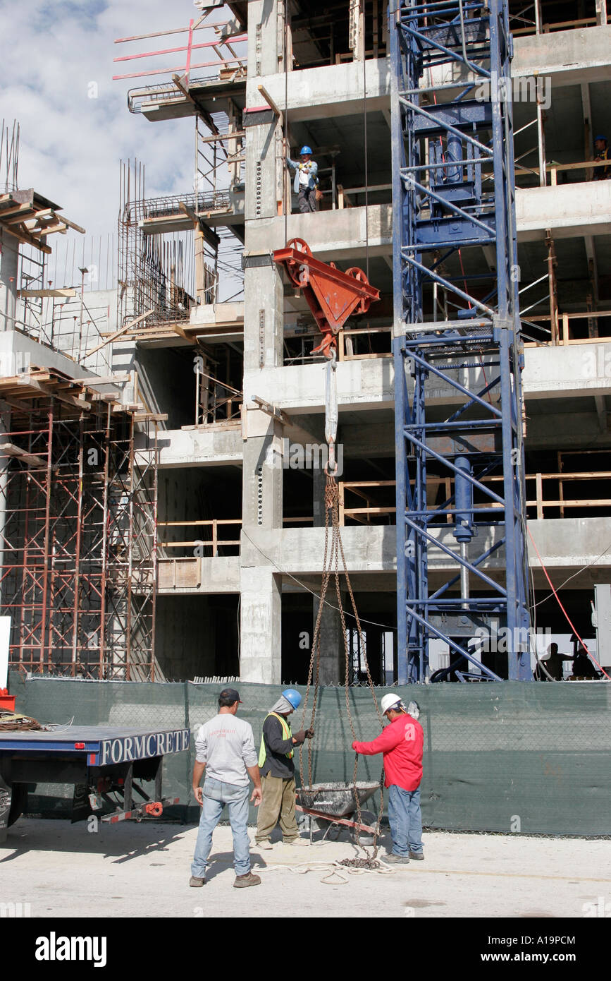 New hospital building hi-res stock photography and images - Alamy