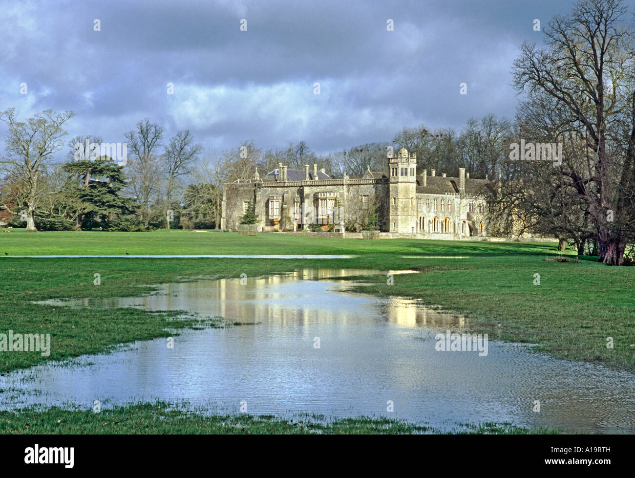 Lacock Abbey Winter High Resolution Stock Photography and Images - Alamy