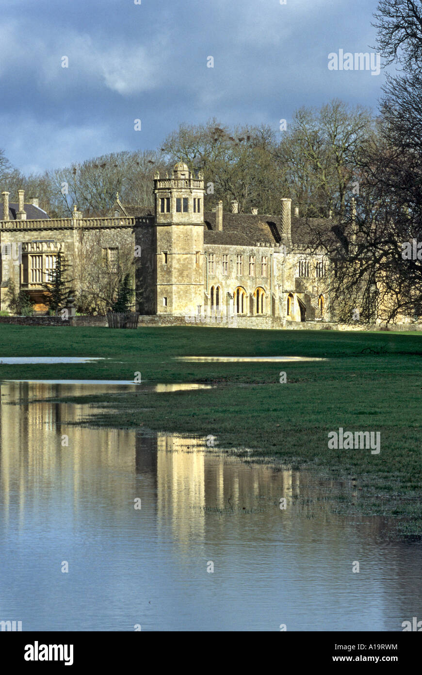 Lacock abbey winter hi-res stock photography and images - Alamy
