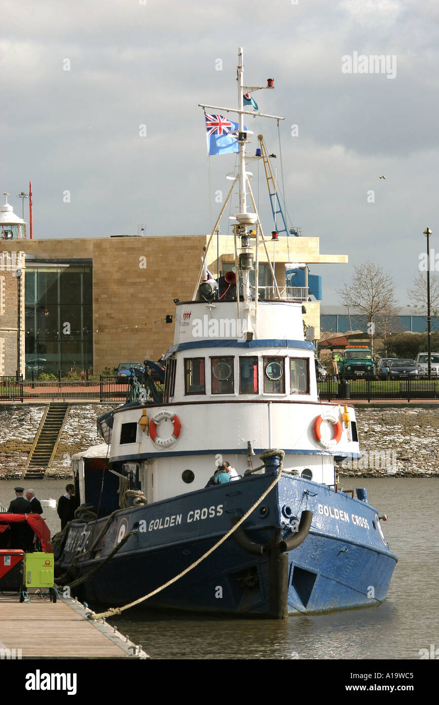 Golden cross cardiff hi-res stock photography and images - Alamy