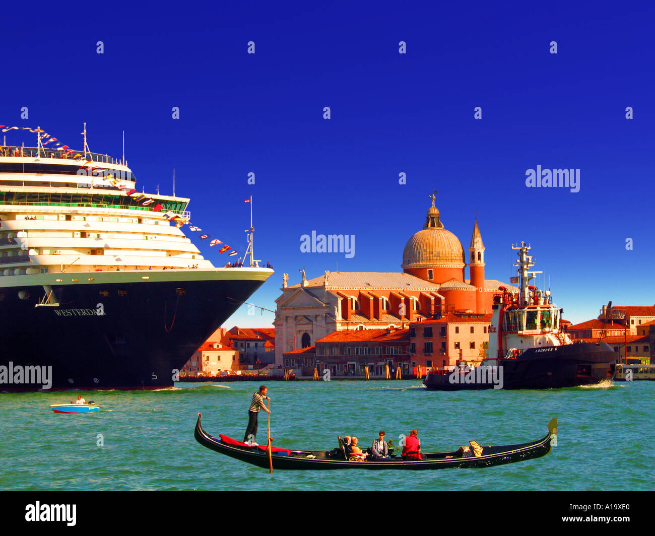 Cruise liner in Venice Italy Stock Photo - Alamy