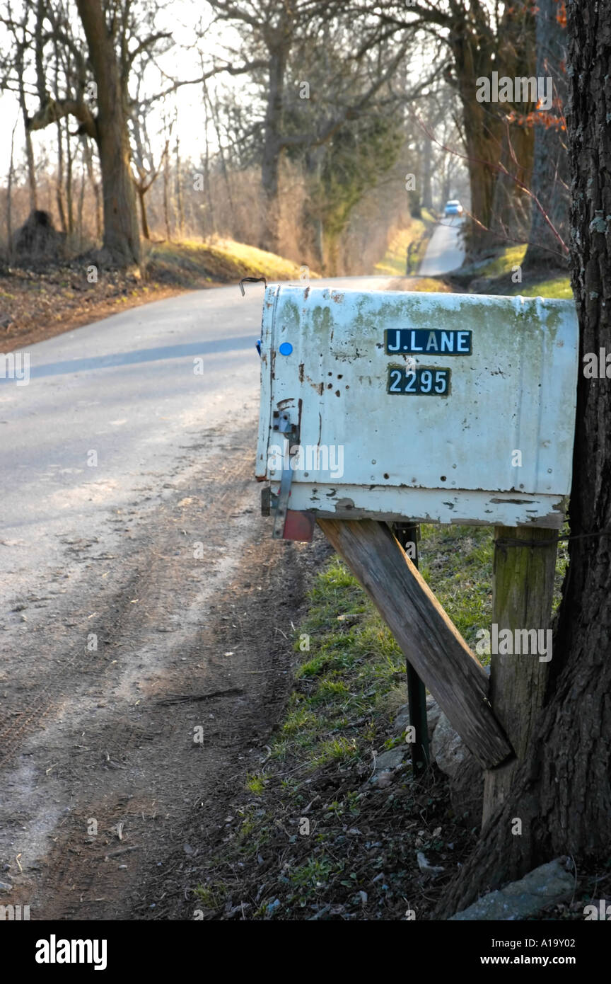 Mailbox and country road hi-res stock photography and images - Alamy