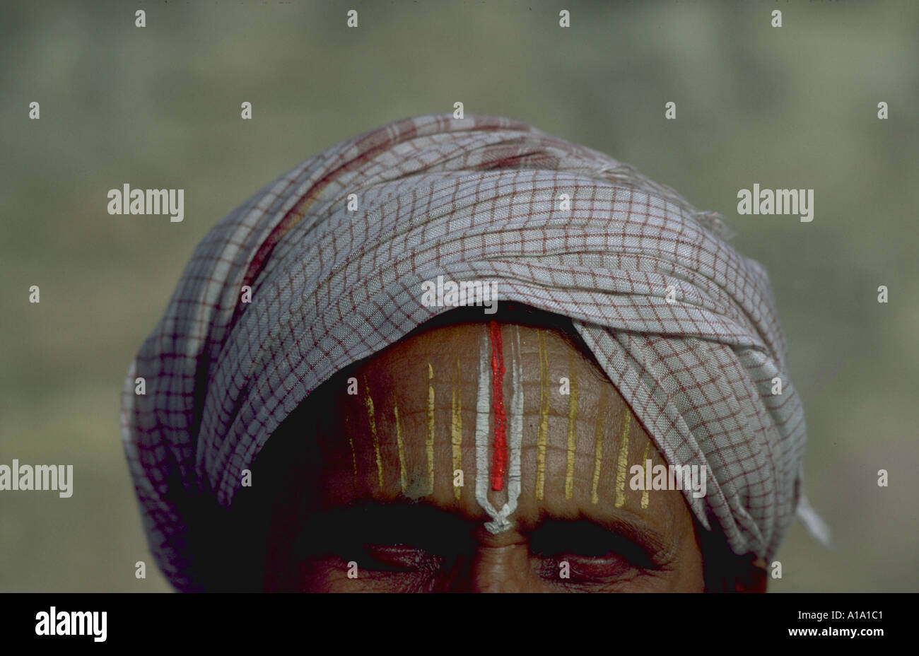 Hindu symbol on forehead hi-res stock photography and images - Alamy