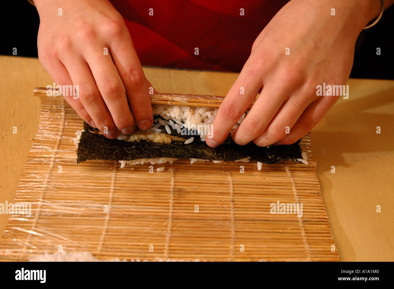 Rolling sushi class hi-res stock photography and images - Alamy