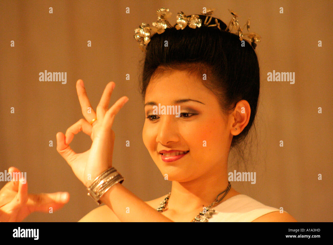 Traditional Thai Dancing Stock Photo - Alamy