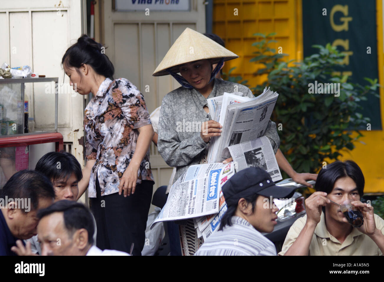 Vietnamese newspapers hi-res stock photography and images - Alamy