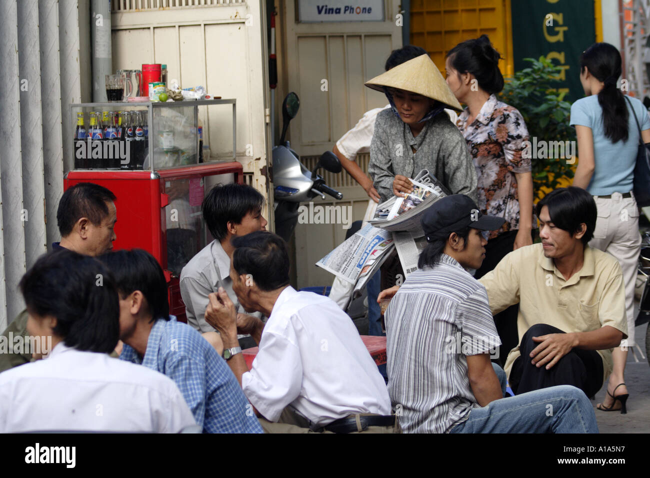 Vietnamese newspapers hi-res stock photography and images - Alamy