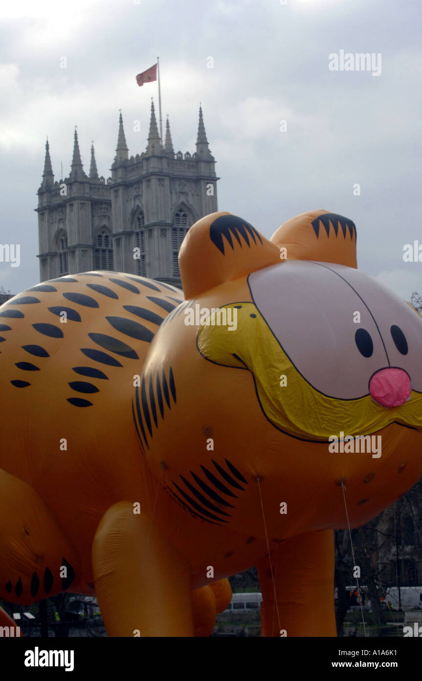 garfield westminster abbey cat feline cartoon character Stock Photo - Alamy