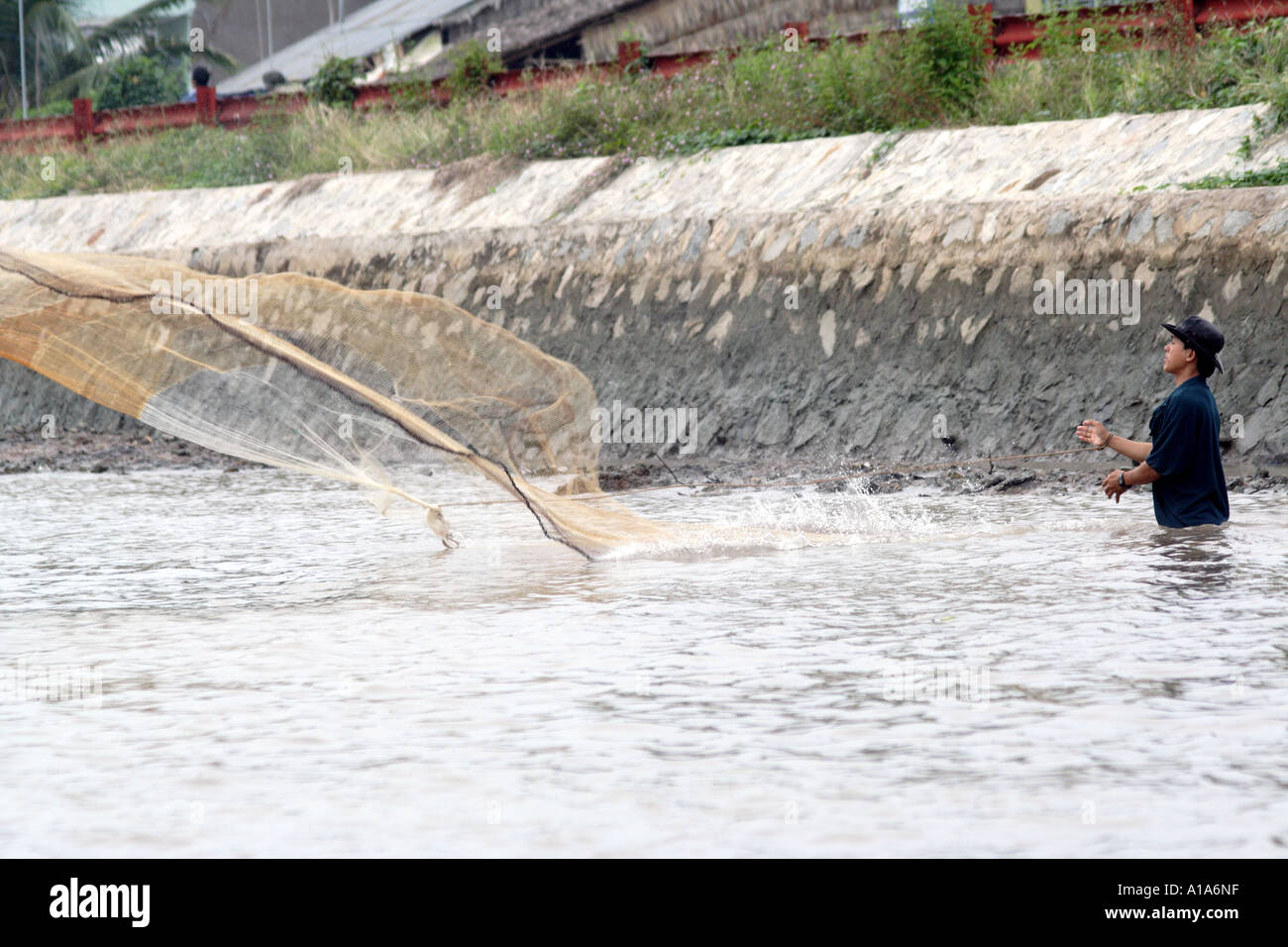Vietnamese casting net hi-res stock photography and images - Alamy