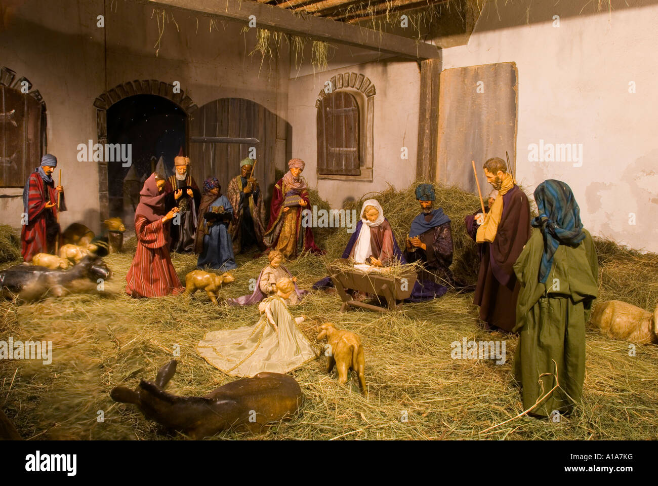 Nativity scene wooden figures hi-res stock photography and images - Alamy