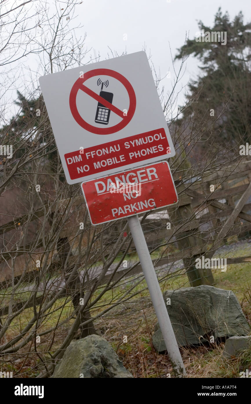 Mobile phone no parking sign hi-res stock photography and images - Alamy