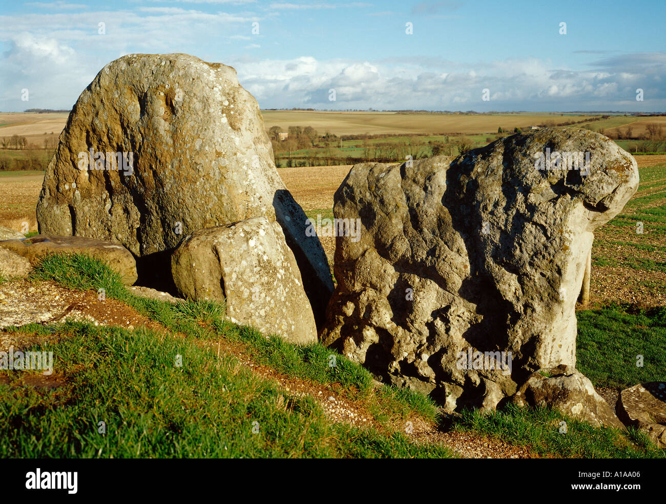 Stone age long barrow hi-res stock photography and images - Alamy