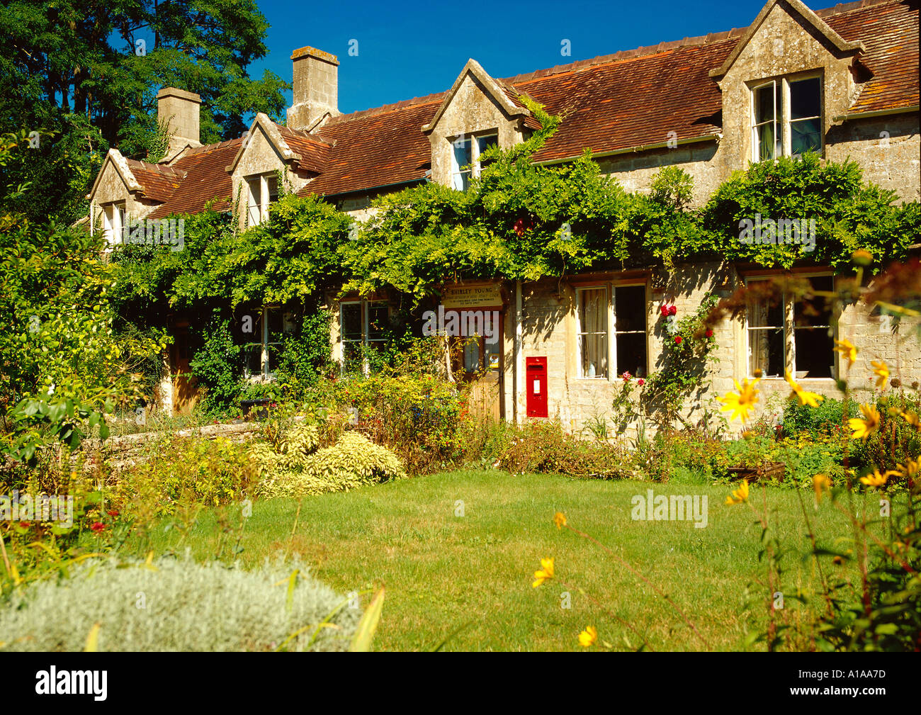 Sherborne post box hi-res stock photography and images - Alamy