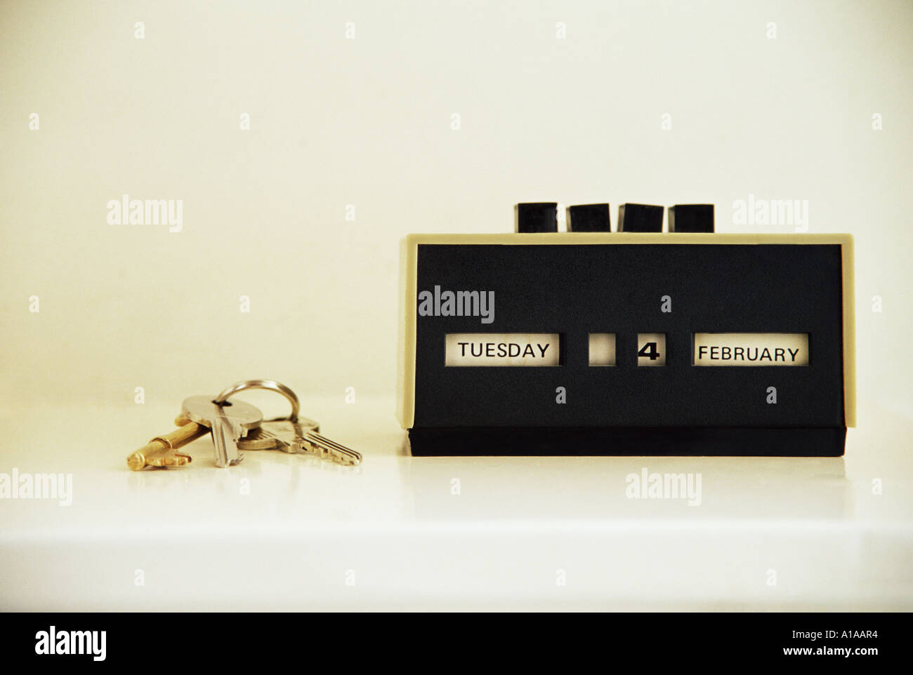 Keys and retro calendar Stock Photo - Alamy