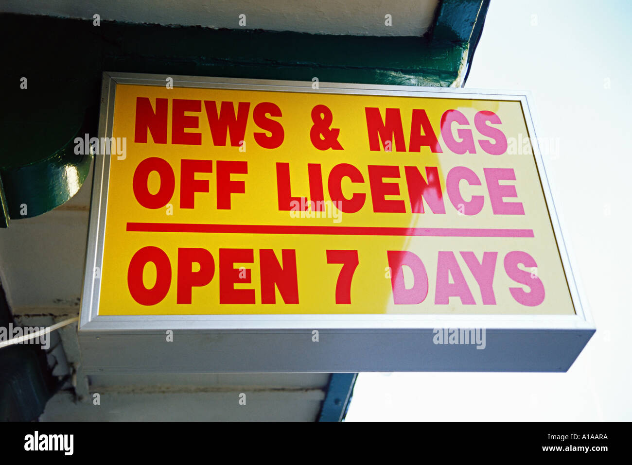 Off licence sign Stock Photo - Alamy