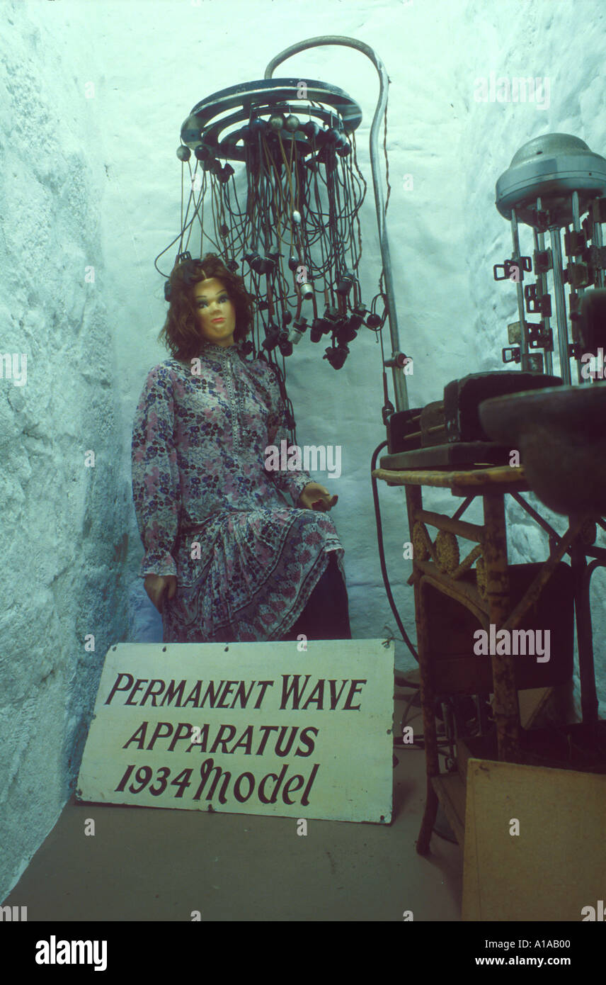 Permanent wave hi-res stock photography and images - Alamy