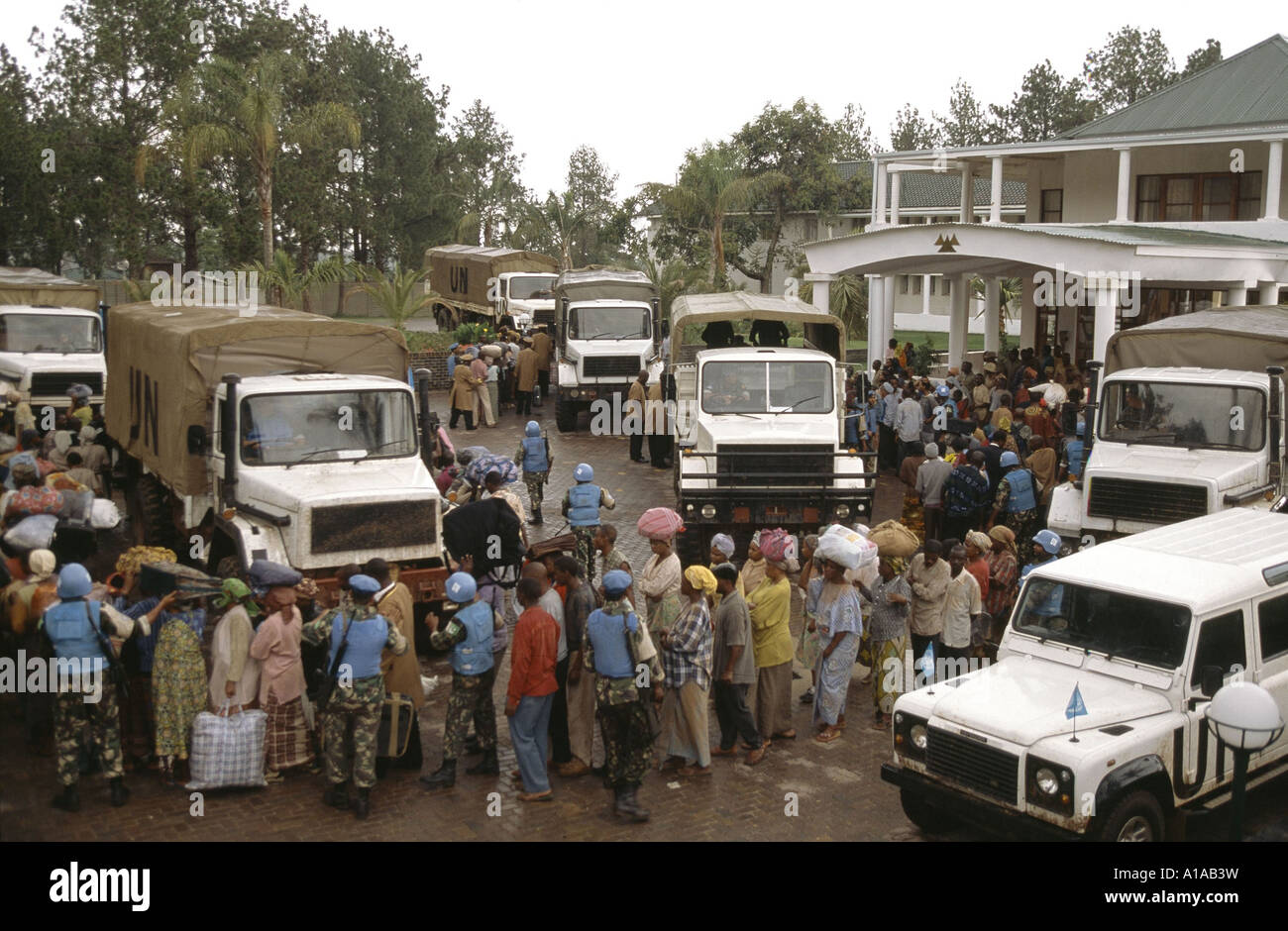 Hotel rwanda 2004 hi-res stock photography and images - Alamy