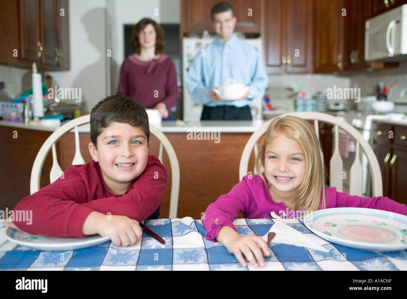 Children waiting hi-res stock photography and images - Alamy