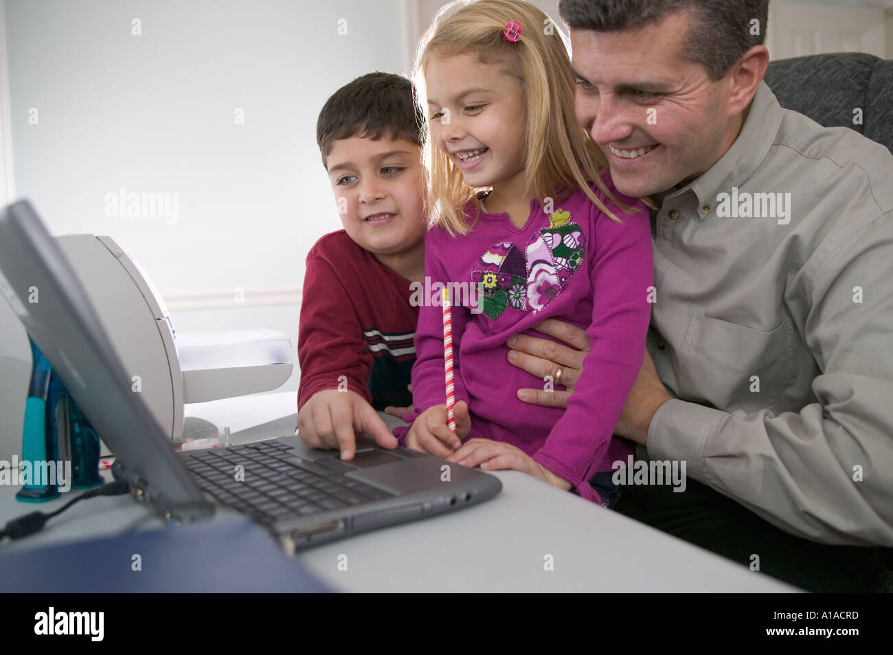 Father and children using computer Stock Photo - Alamy