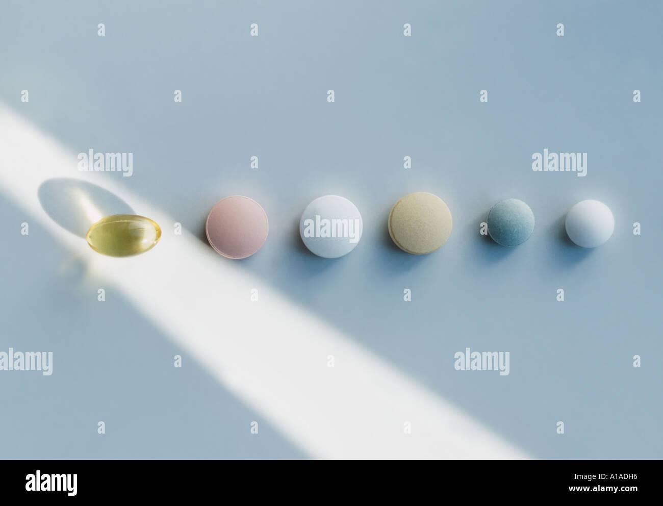 Medium group of tablets hi-res stock photography and images - Alamy