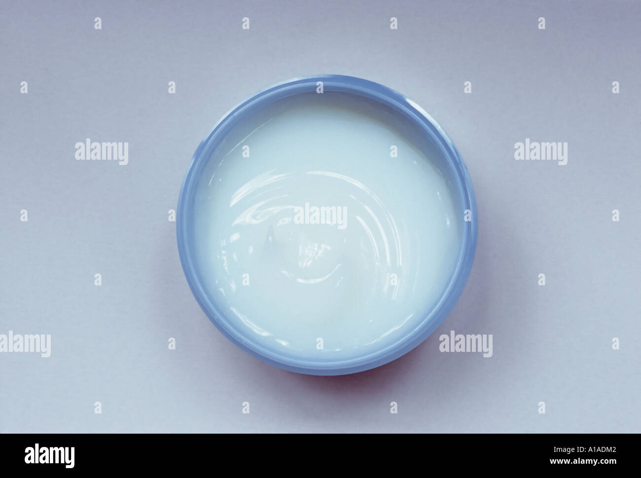 A tub of moisturiser Stock Photo - Alamy