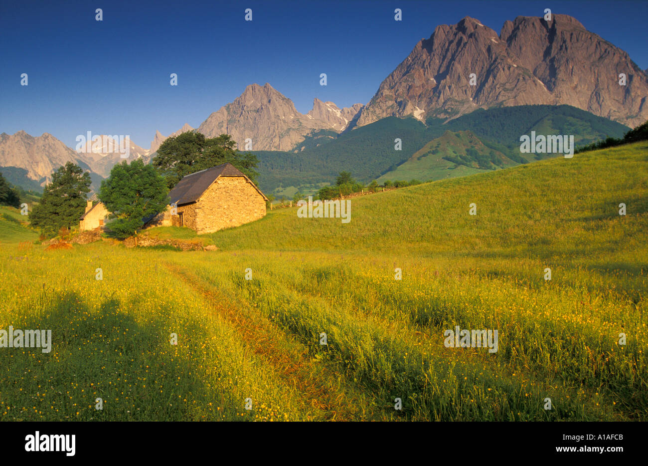 Lescun hi-res stock photography and images - Alamy