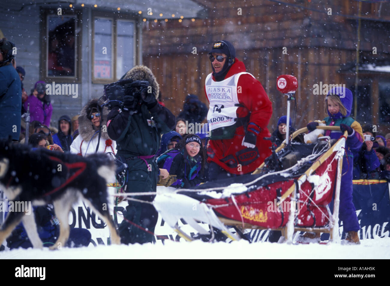 USA Alaska 1998 Iditarod champion Jeff King runs with dog team down ...