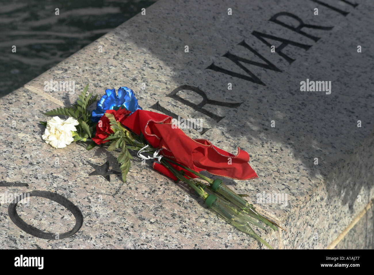 Flowers on the World War II monument Washington DC Stock Photo - Alamy