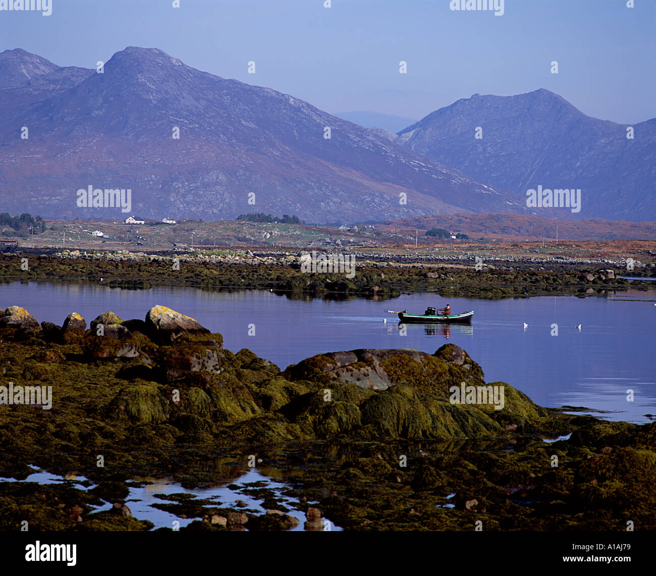 Roundstone bay hi-res stock photography and images - Alamy