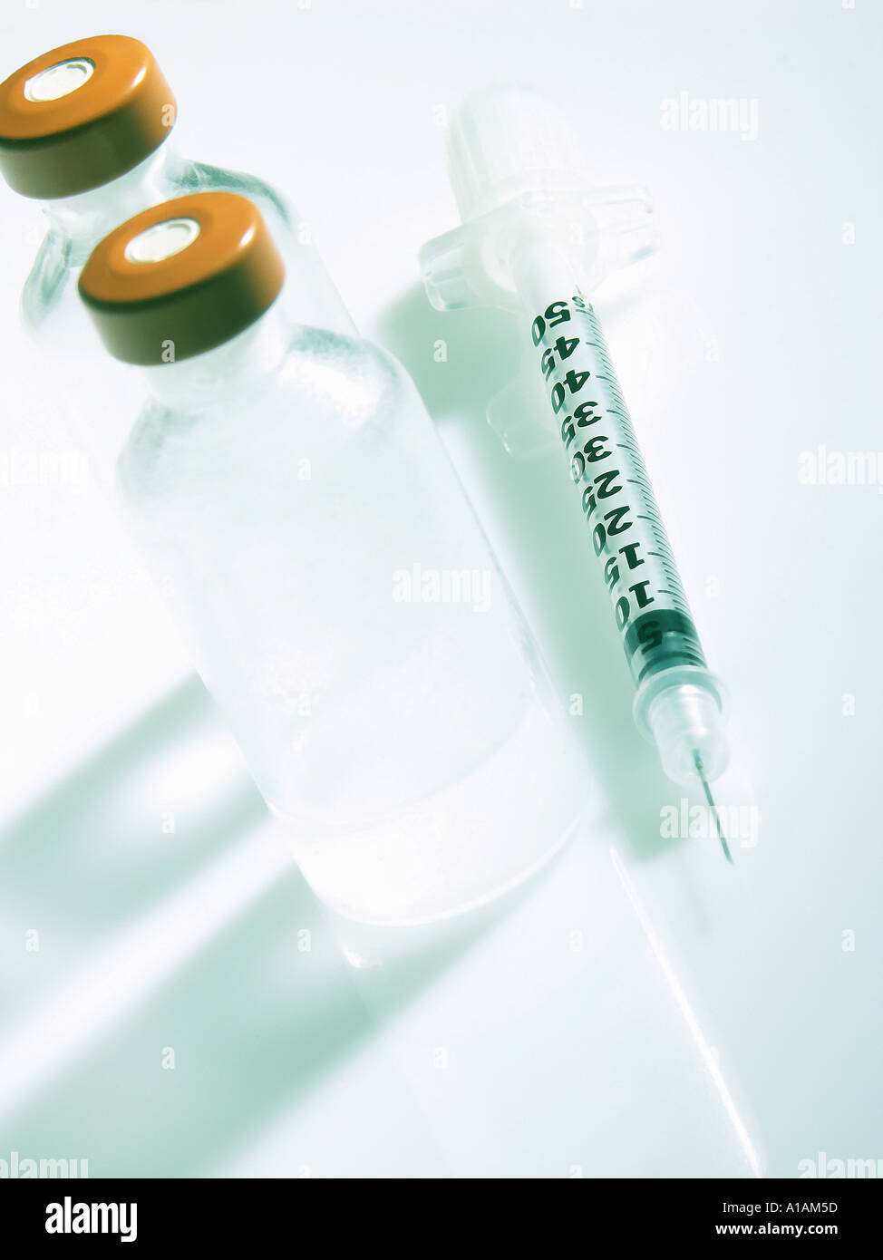 Syringe with insulin bottles Stock Photo - Alamy
