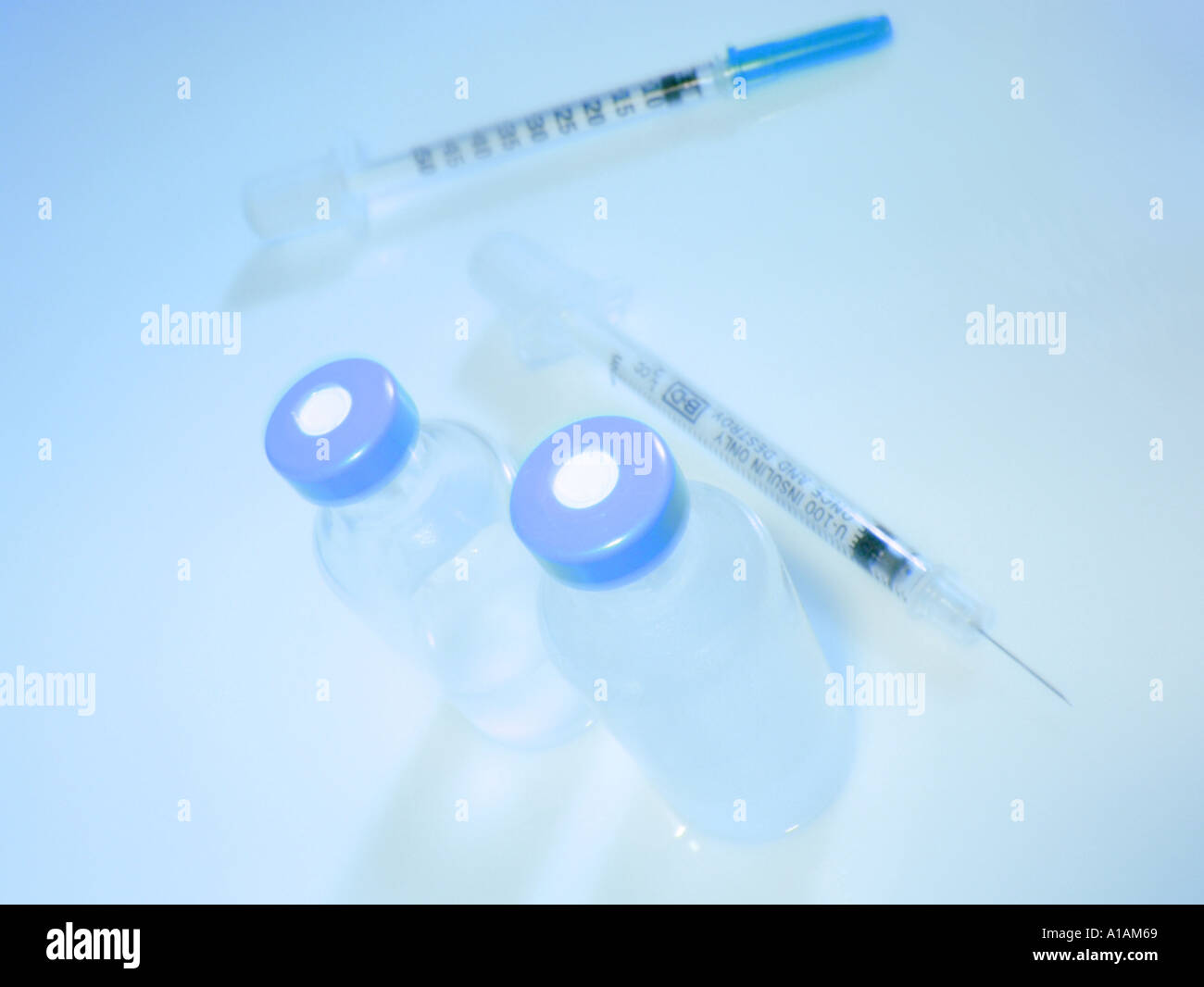 Syringes with insulin bottles Stock Photo - Alamy