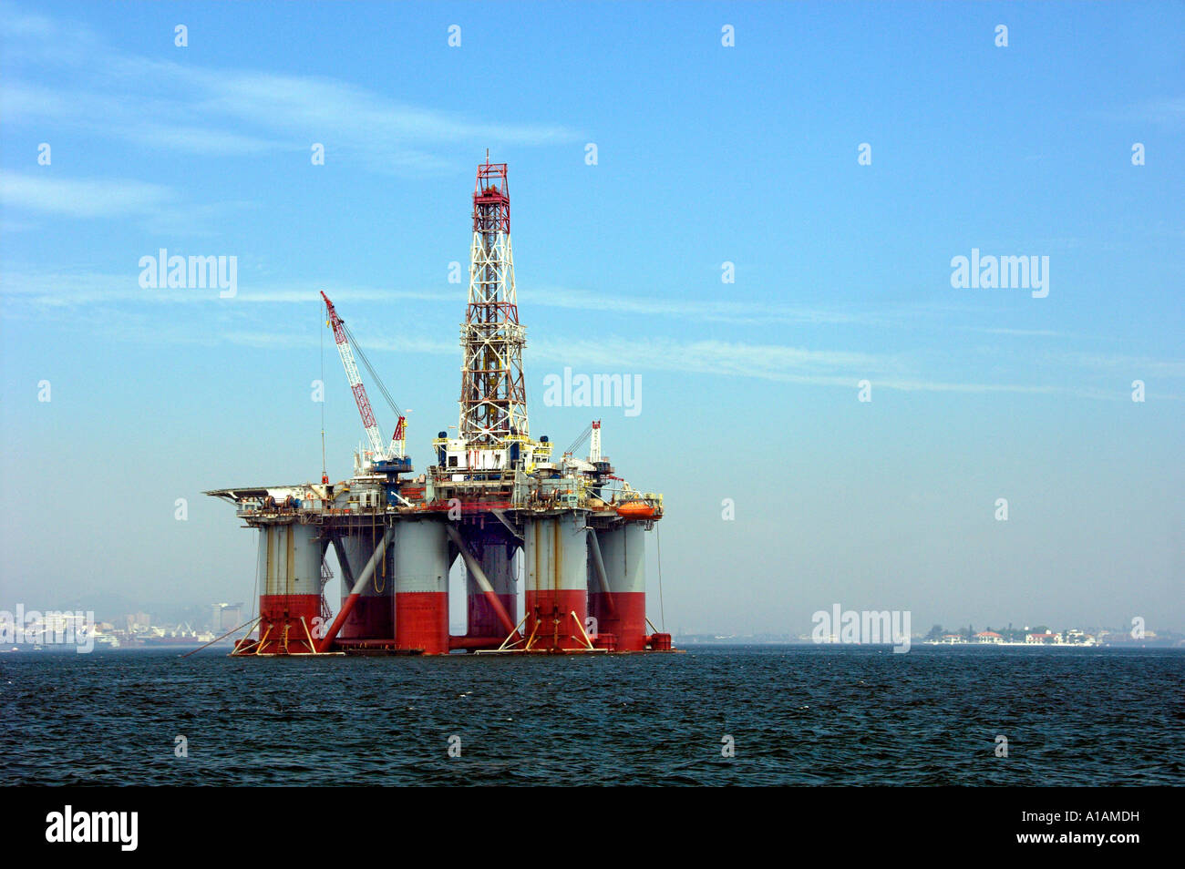 Oil rig platform and south america hi-res stock photography and images ...