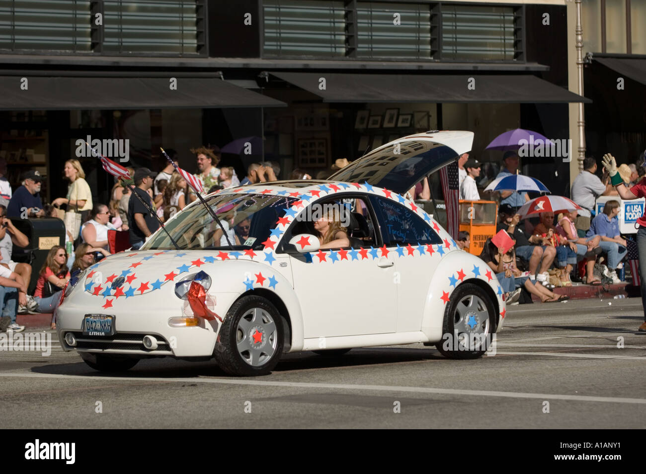 Volkswagen beetle parade hi-res stock photography and images - Alamy