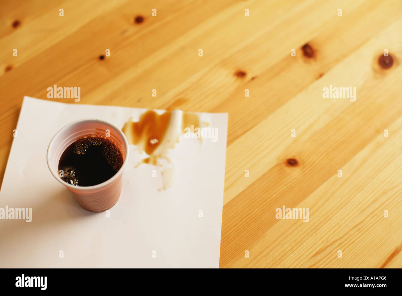 Spilt coffee paper cup hi-res stock photography and images - Alamy