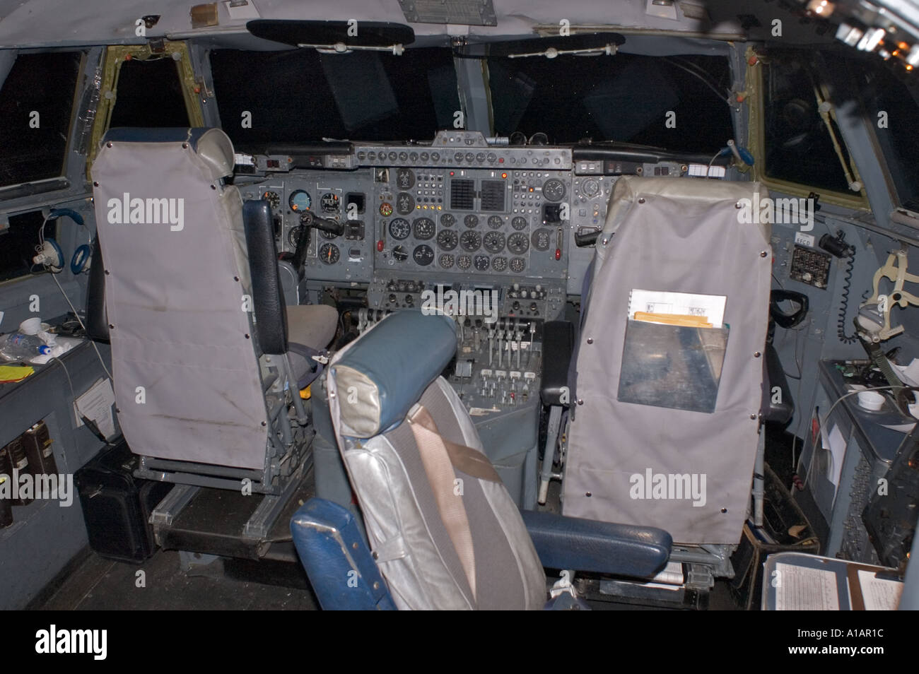 Cockpit of a Shorts SC 5 Belfast Cargo aircraft Stock Photo - Alamy