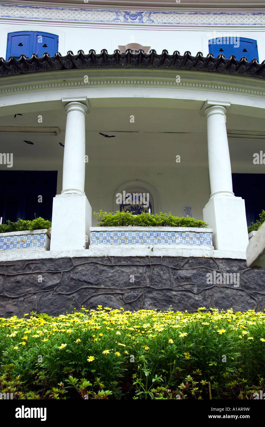 A front veranda and a building with colonial architecture in Petropolis ...