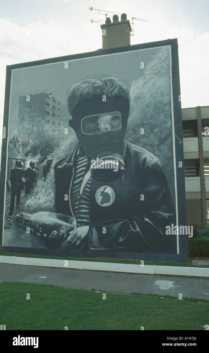 Boy wearing gas mask hi-res stock photography and images - Alamy