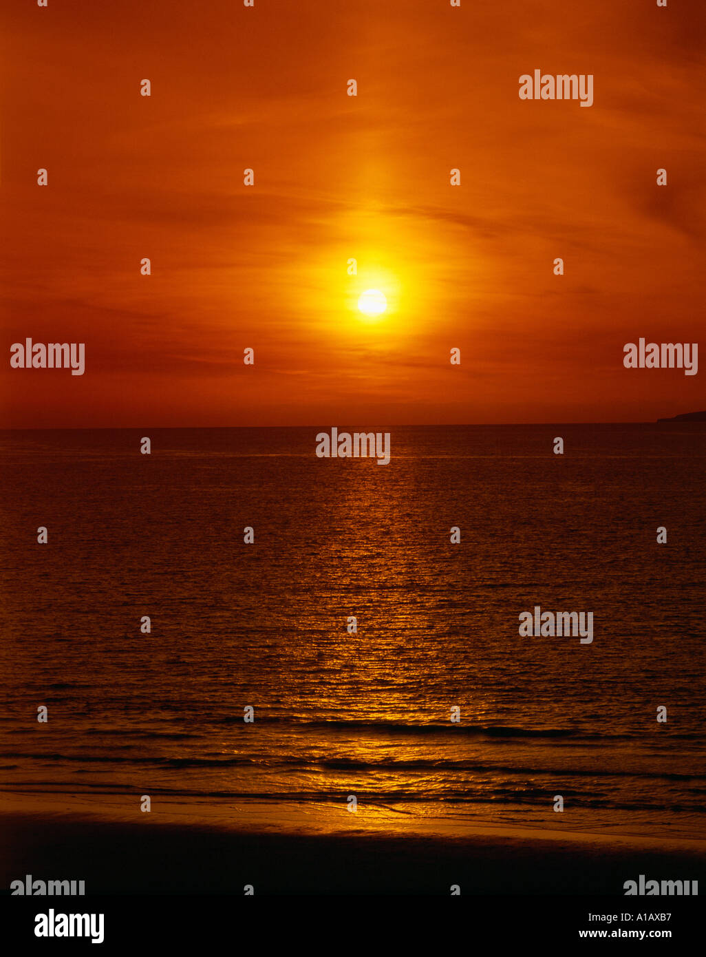 sunset on the atlantic ocean off the irish coast Stock Photo - Alamy