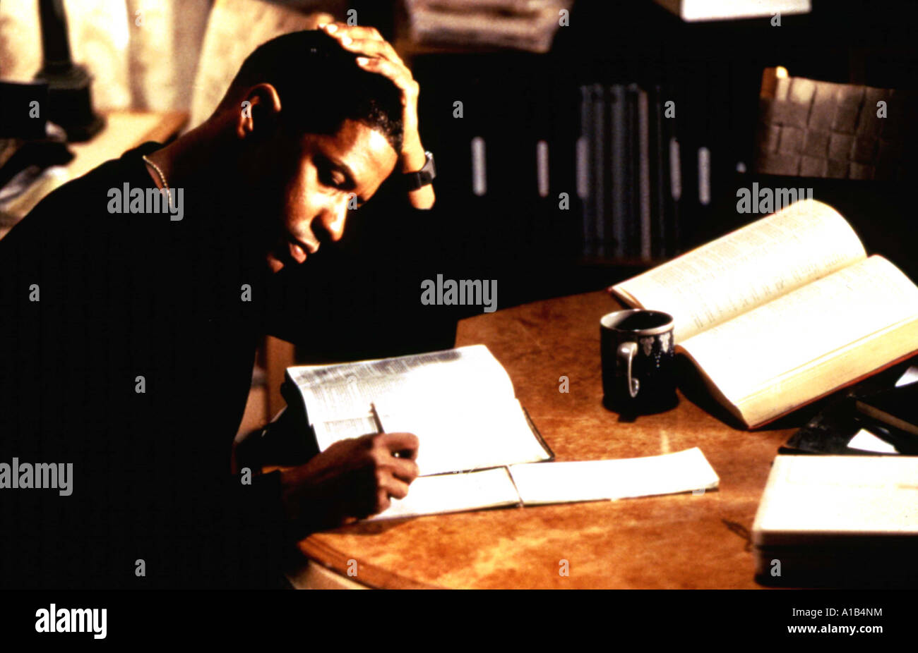 Fallen Year 1998 Director Gregory Hoblit Denzel Washington Stock Photo ...