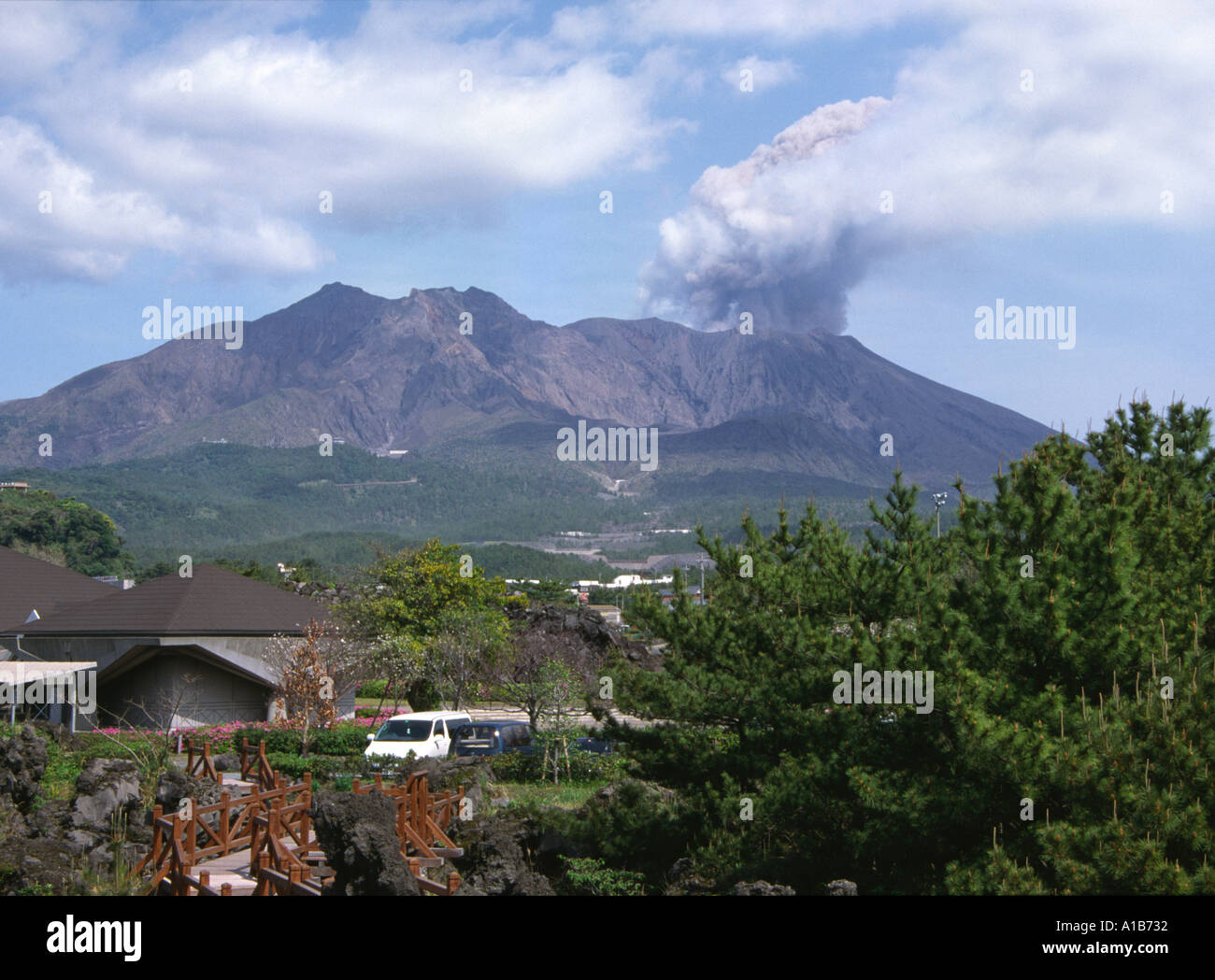 Vulcano sakurajima hi-res stock photography and images - Alamy
