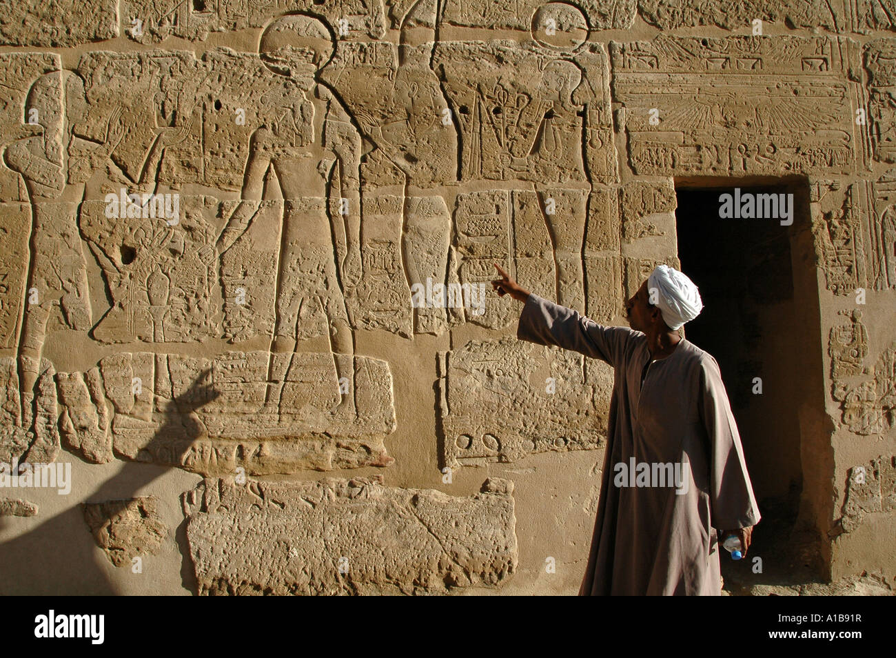 Wearing galabeya hi-res stock photography and images - Alamy