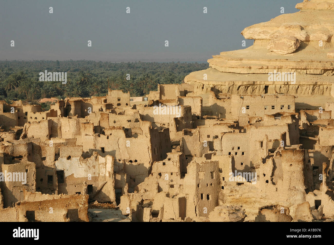 Ancient egyptian mud brick houses hi-res stock photography and images ...